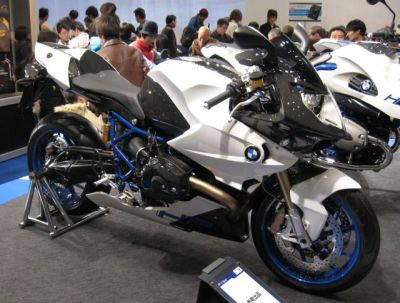 BMW HP2 SPORTは意外と小さい: BMW Boxer S